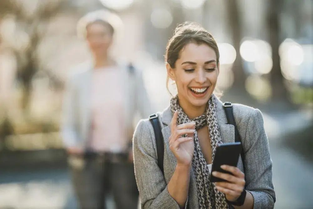 8 Best International Texting Options [Apps, Rates & Free Options]